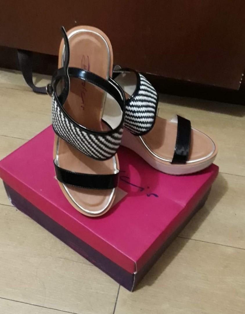 Dolcis shoes from Kuwait, Women's Fashion, Footwear, Heels on Carousell