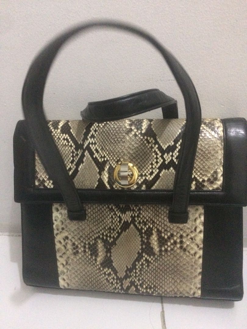 esquire bag, Women's Fashion, Bags & Wallets, Tote Bags on Carousell