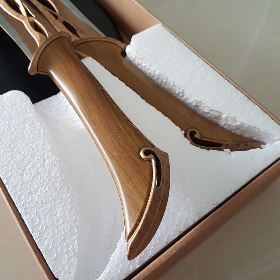 Tauriel's daggers the hobbit movie replica, Hobbies & Toys, Toys ...