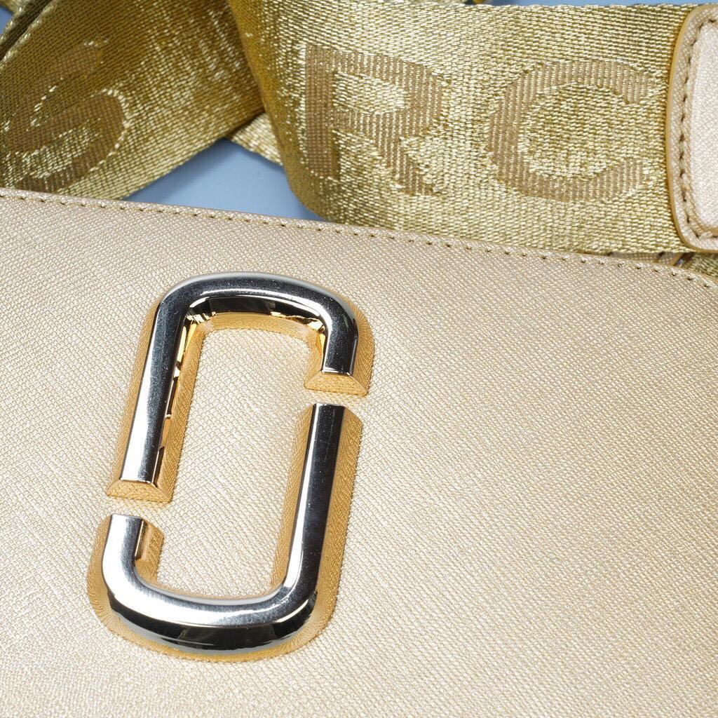 Marc Jacobs Snapshot original Gold, Barang Mewah, Tas & Dompet di Carousell