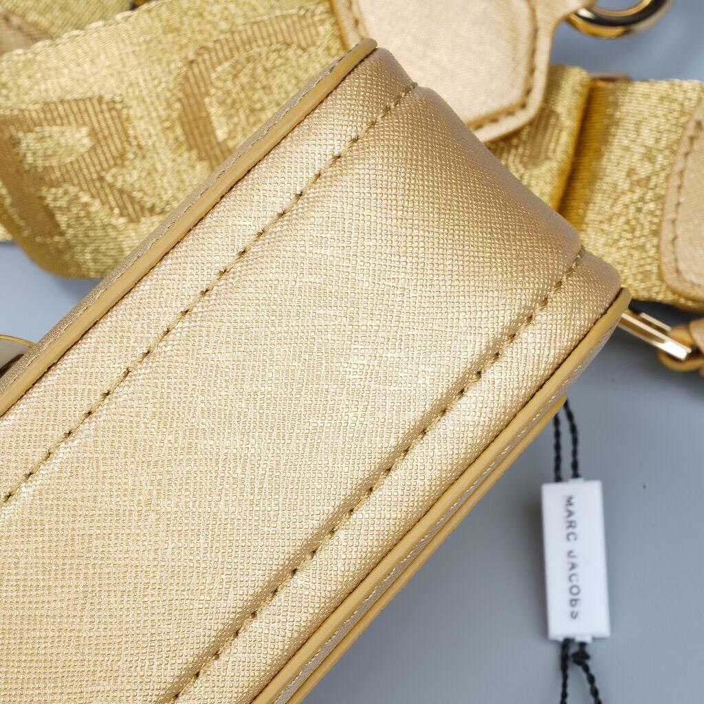 Marc Jacobs Snapshot original Gold, Barang Mewah, Tas & Dompet di Carousell