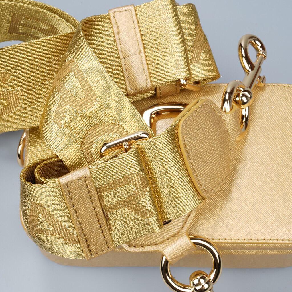 Marc Jacobs Snapshot original Gold, Barang Mewah, Tas & Dompet di Carousell