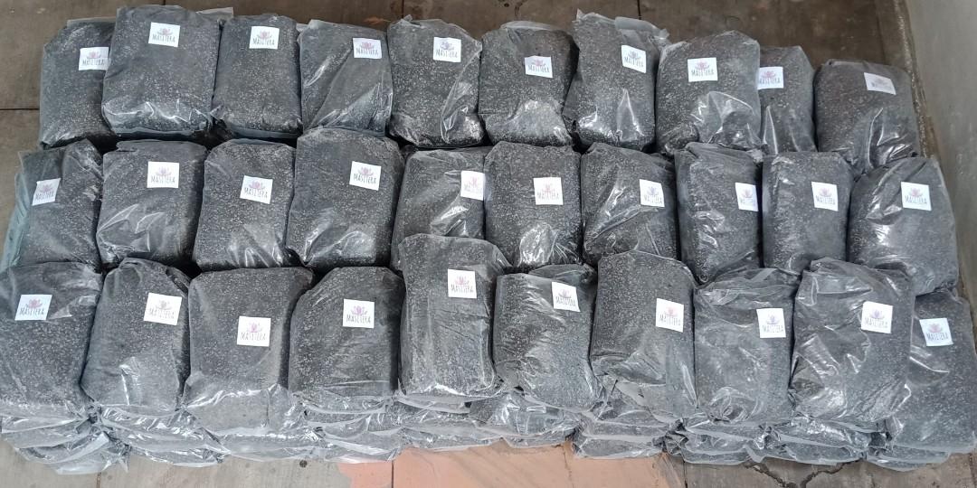 Masitera CnS Soil Mix, Furniture & Home Living, Gardening, Plants ...