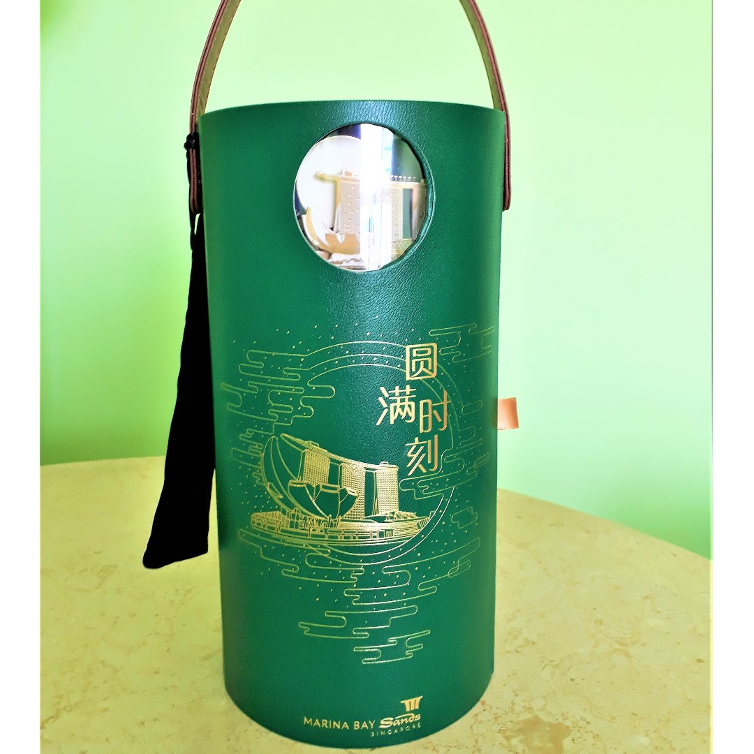 MBS White Lotus Double Yolk Mooncakes, Nice Packaging, Everything Else ...