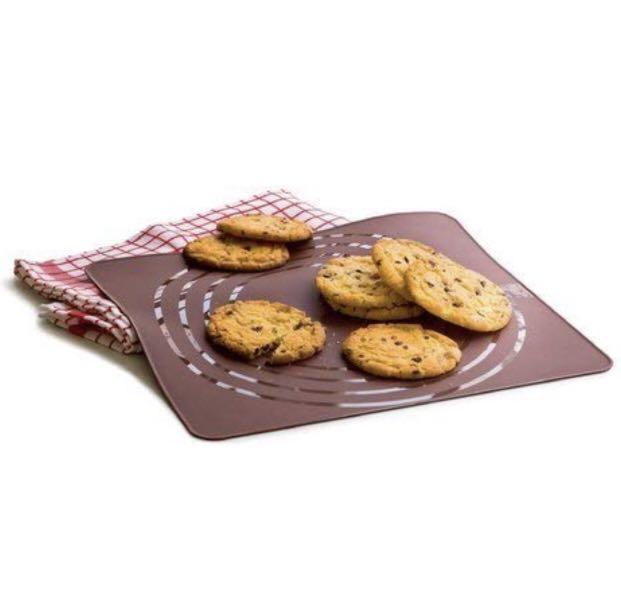 BN Tupperware Silicone Baking Sheet (Rare!), Furniture & Home Living ...