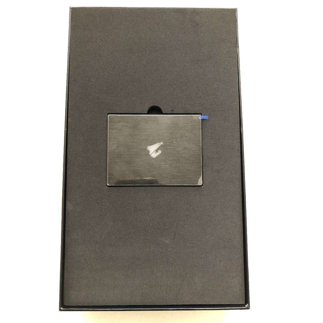 Aorus RGB Fan Commander 電腦機箱風扇集線器, 家庭電器, 轉插器及插頭 - Carousell