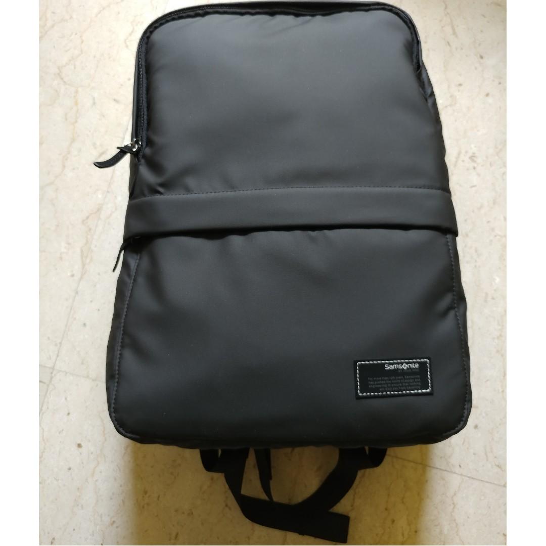 Samsonite Varsity Backpack, Women's Fashion, Bags & Wallets, Backpacks ...