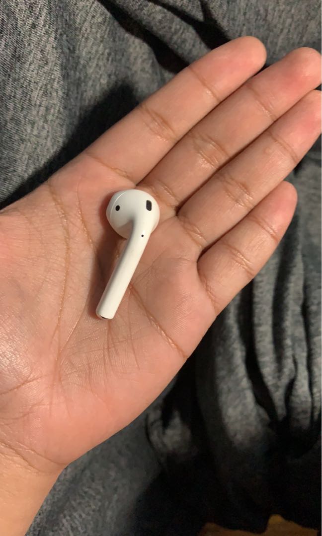 Gen 1 Airpods left side, Audio, Portable Audio Accessories on Carousell