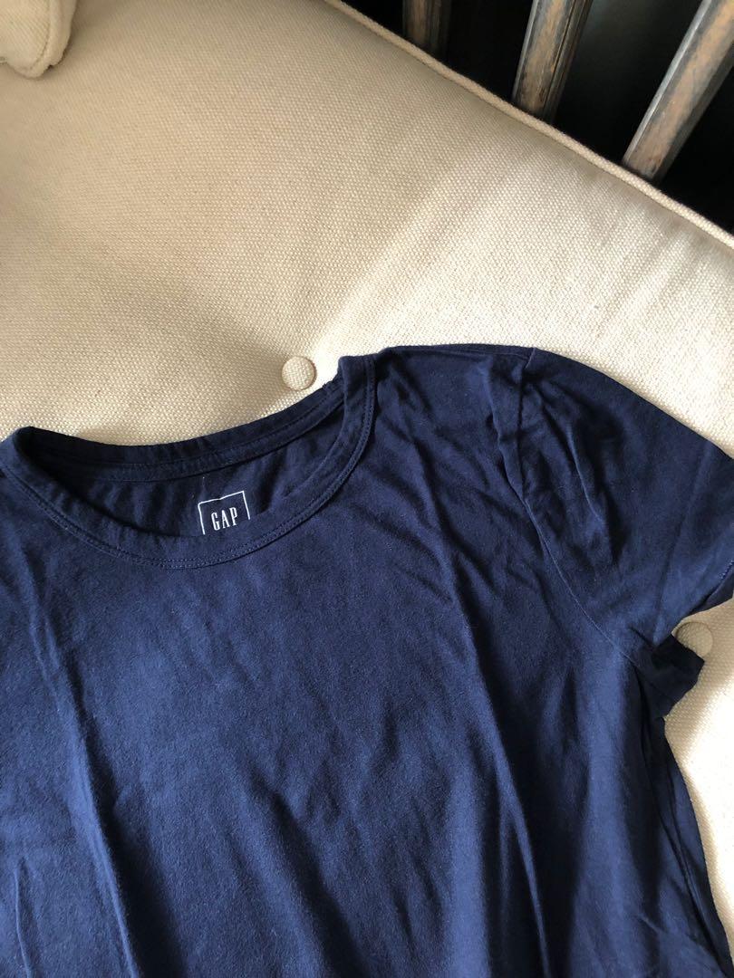 GAP Navy Blue Basic Tee, Women's Fashion, Tops, Sleeveless on Carousell