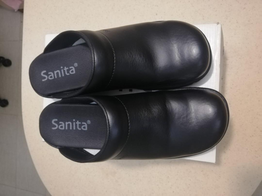 Kitchen clogs, Men's Fashion, Footwear, Slippers & Slides on Carousell