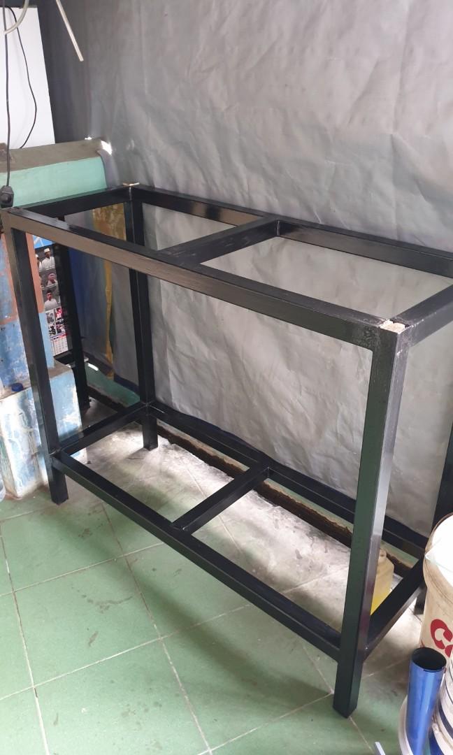 Rak besi holo 4x4, Perabotan Rumah di Carousell