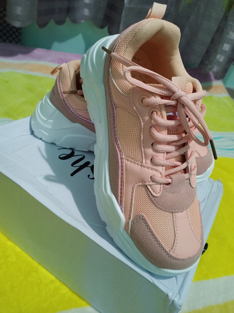 SheShe sneakers, Women's Fashion, Footwear, Sneakers on Carousell