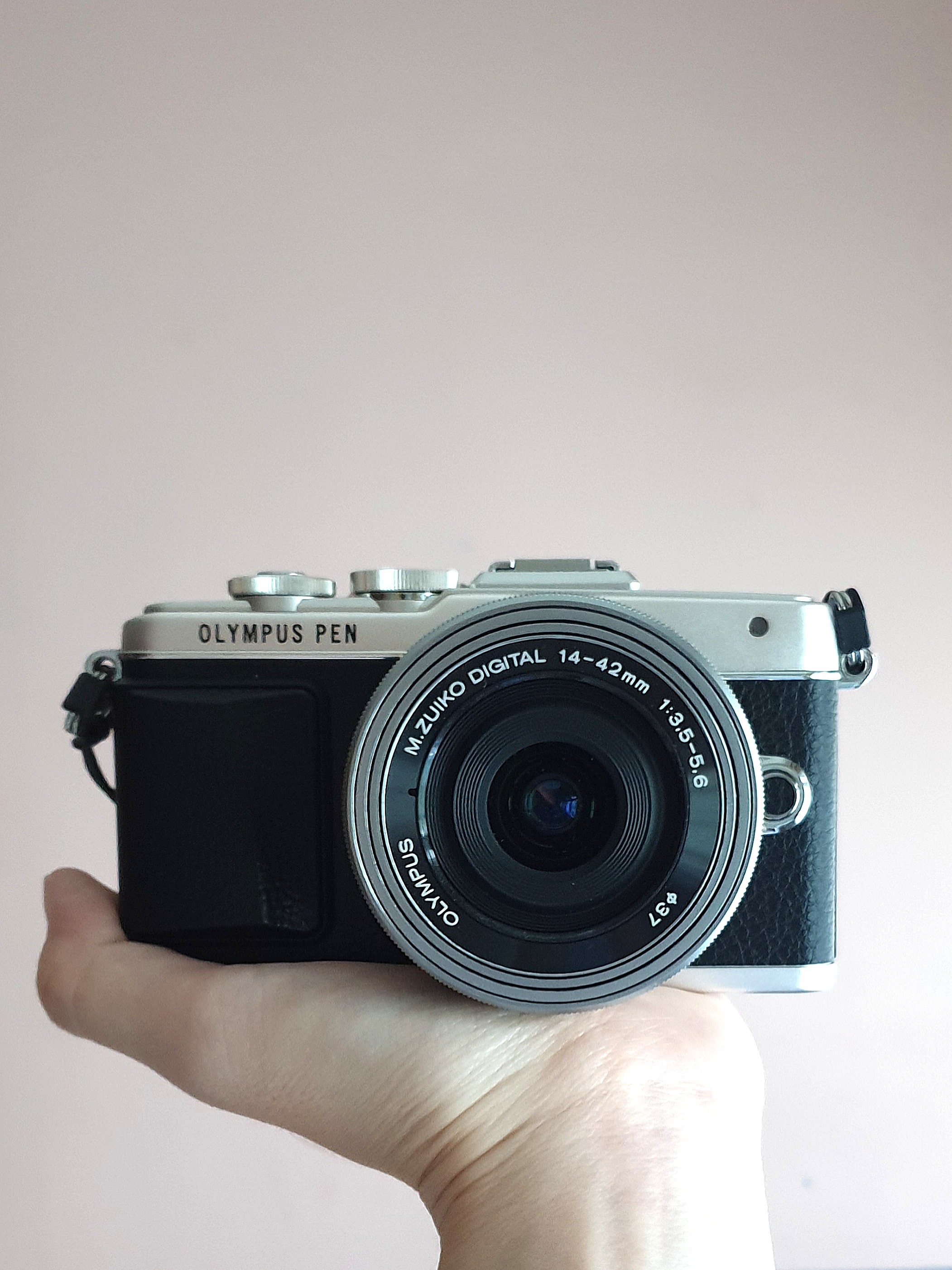 Olympus EPL 7 w/ free 20mm F1.8 Lens, Photography, Cameras on Carousell