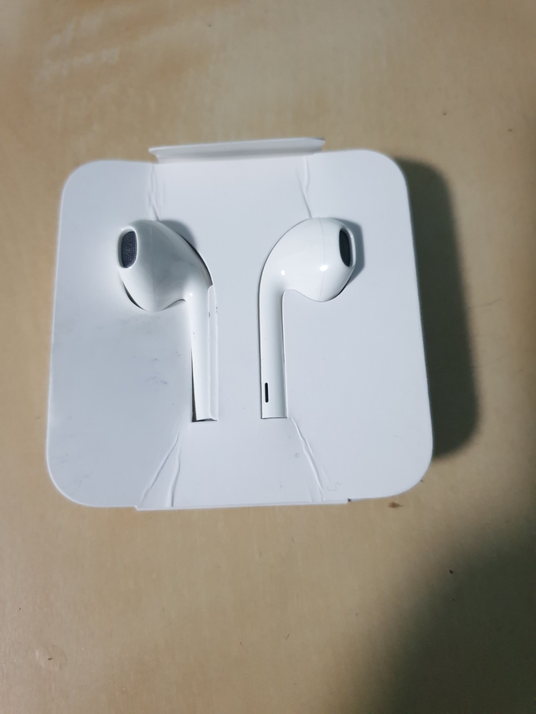 Apple Earpods with lightning connector, Audio, Portable Audio ...