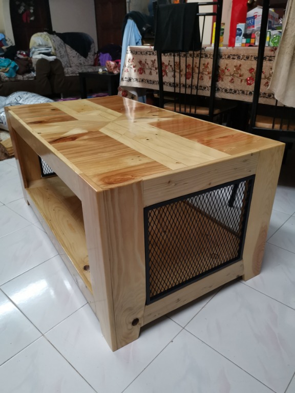 Meja pallet, Furniture & Home Living, Furniture, Chairs on Carousell
