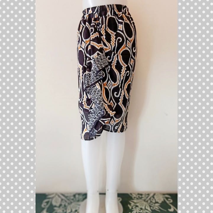 Modern stylish batik sarong skirt, Women's Fashion, Bottoms, Skirts on ...