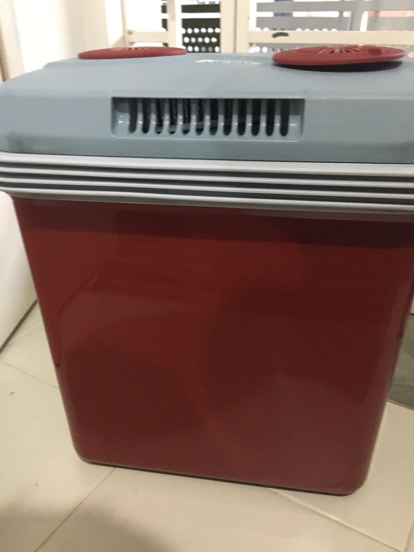 Tibek cooler box, Everything Else on Carousell