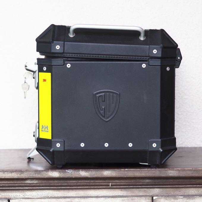 Aluminum top box not Givi Shad SEC, Motorbikes, Motorbike Parts ...