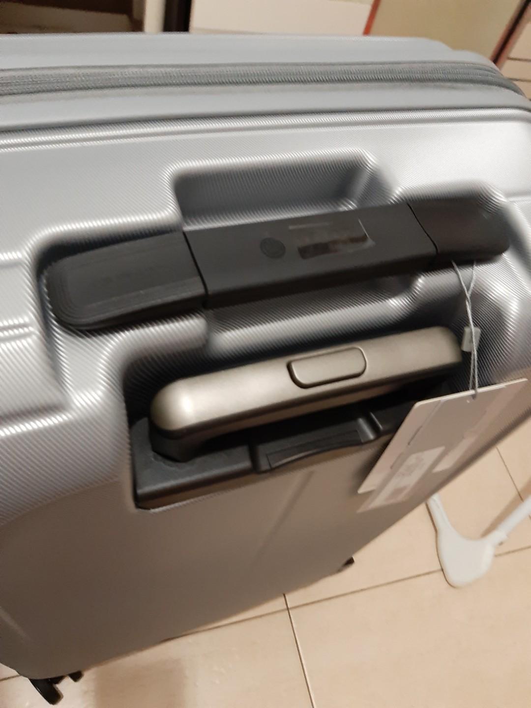 Samsonite T5 68cm spinner luggage with built-in scale, Hobbies & Toys ...