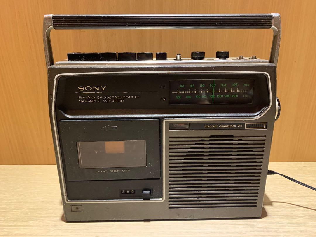 早期SONY CF-320收音機 SONY早期收音機 SSONY收音機 收音機 拍戲道具 造型背景, 耳機及錄音音訊設備, 音樂播放裝置 ...