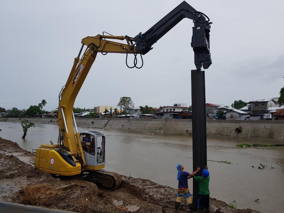 Vibro hammer s250, Commercial & Industrial, Construction & Building ...