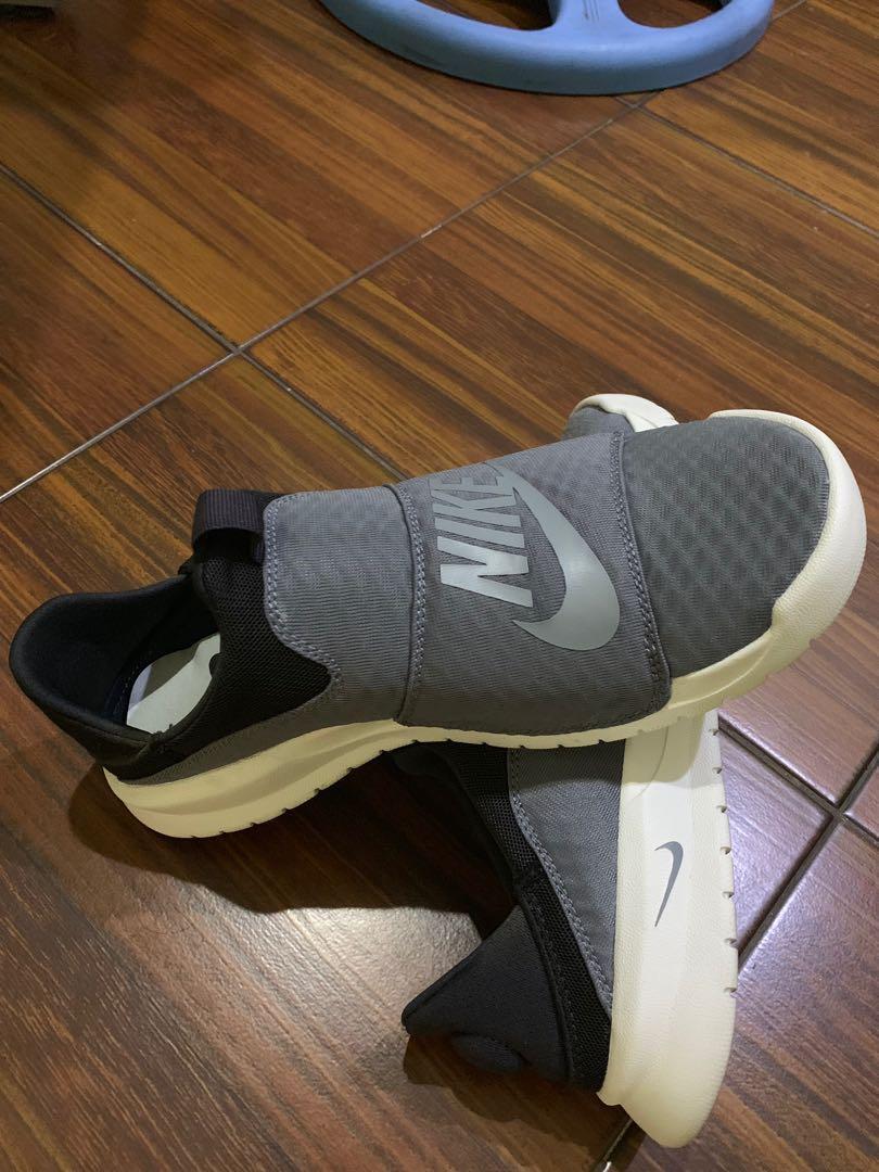 Nike Benassi SLP, Men's Fashion, Footwear, Slippers & Slides on Carousell