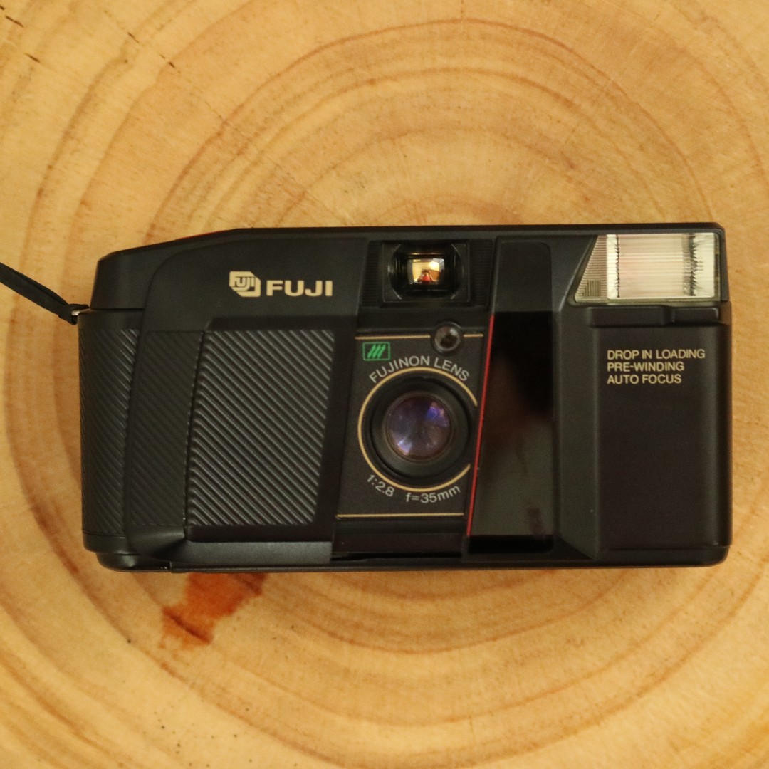 Fuji Cardia Hite Date (point and shoot film camera), Photography, Cameras on Carousell