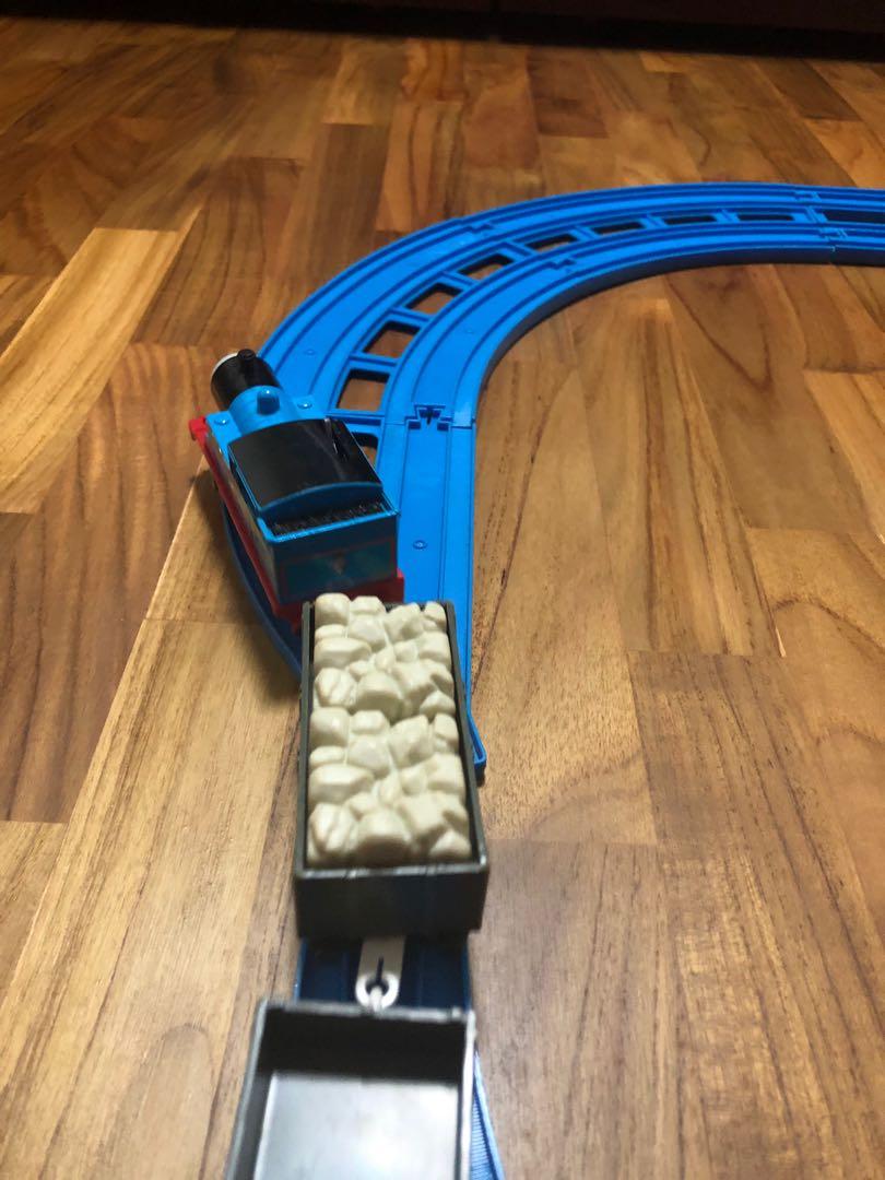Tomy double Train Tracks with Cargo Carts, Hobbies & Toys, Toys & Games ...