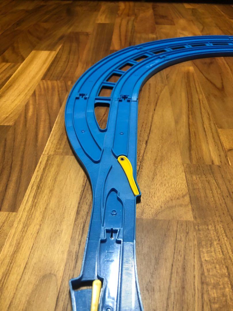 Tomy double Train Tracks with Cargo Carts, Hobbies & Toys, Toys & Games ...