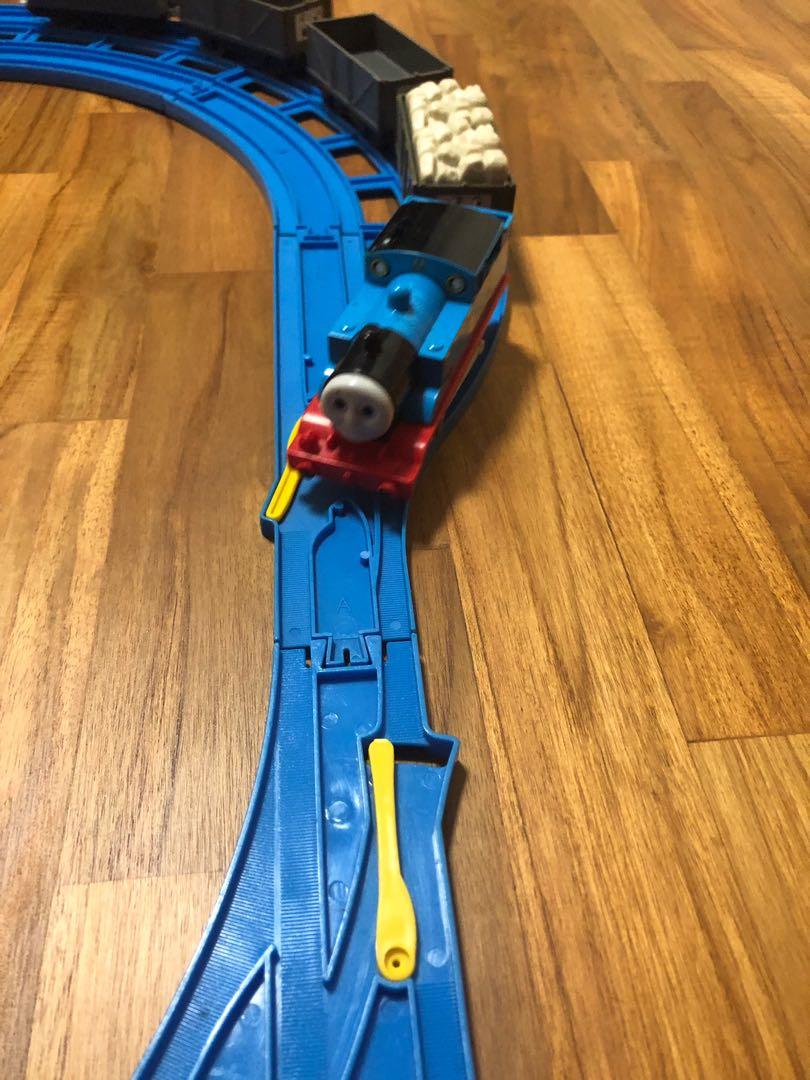 Tomy double Train Tracks with Cargo Carts, Hobbies & Toys, Toys & Games ...