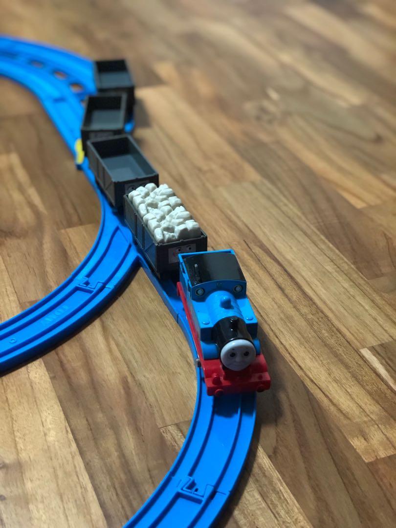 Tomy double Train Tracks with Cargo Carts, Hobbies & Toys, Toys & Games ...