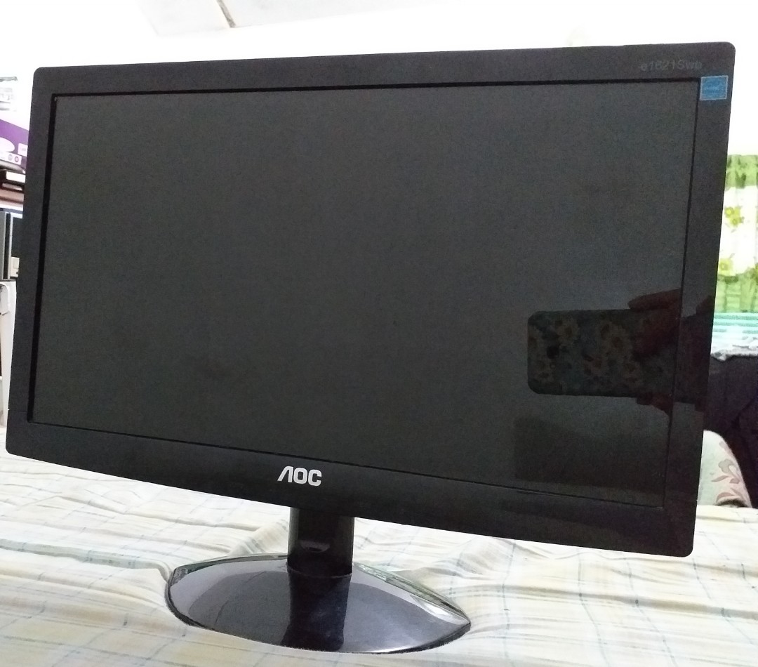 AOC LCD Desktop Monitor, Computers & Tech, Desktops on Carousell