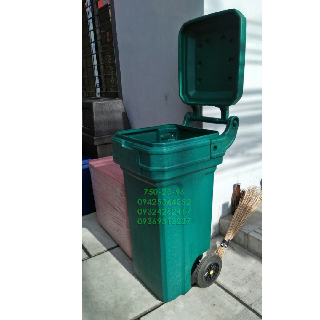 roller trash bin, Furniture & Home Living, Cleaning & Homecare Supplies ...