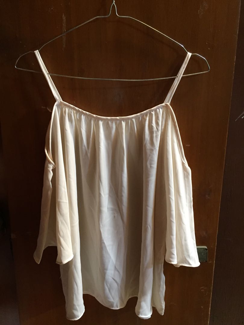 Sabrina Top, Fesyen Wanita, Pakaian Wanita, Atasan di Carousell