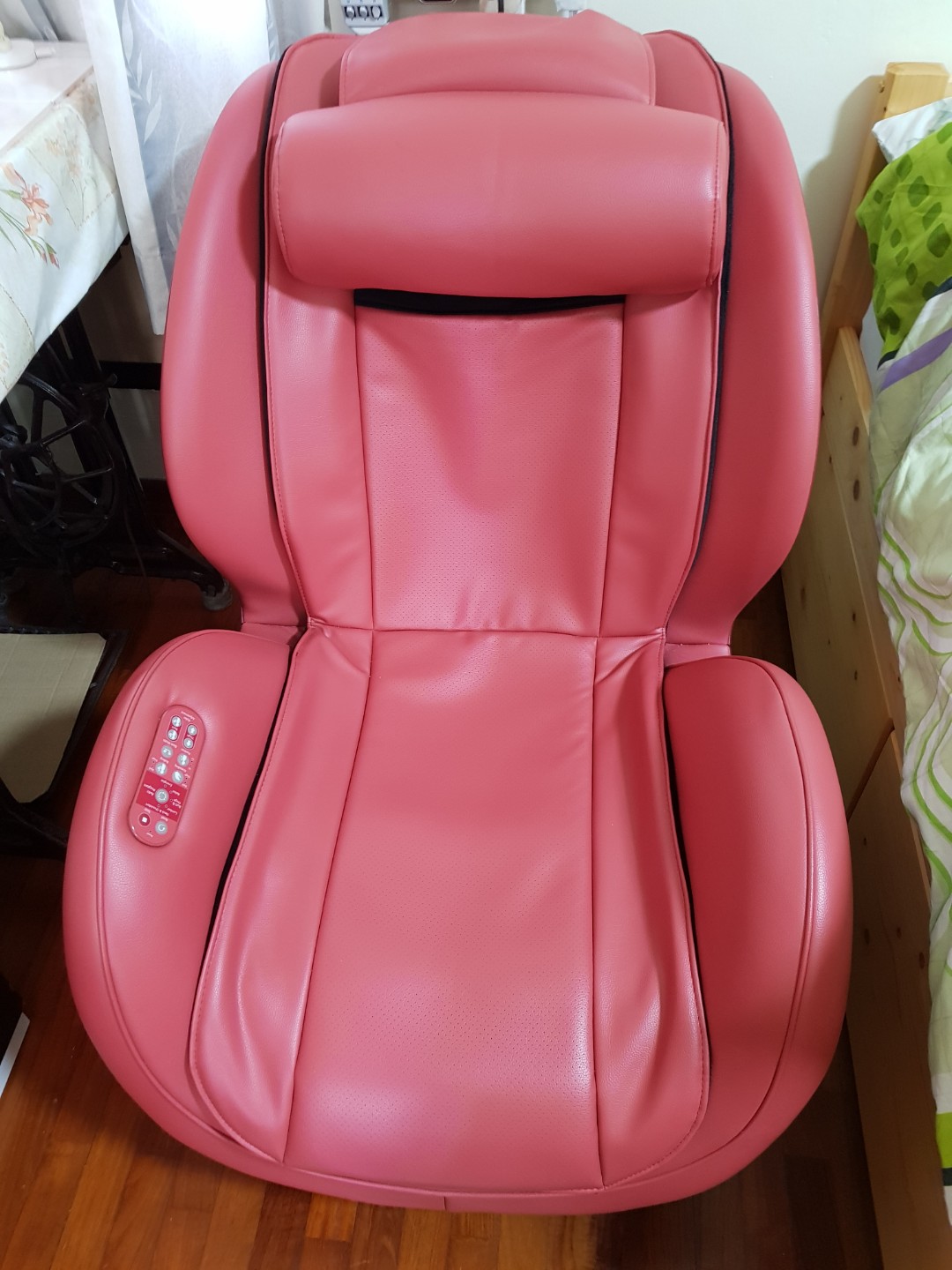 Osim Udivine Mini Massage Chair, Furniture & Home Living, Furniture ...