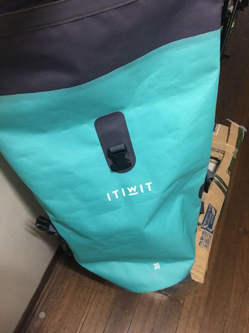 Decathlon ITIWIT 30L Dry Bag, Women's Fashion, Bags & Wallets ...
