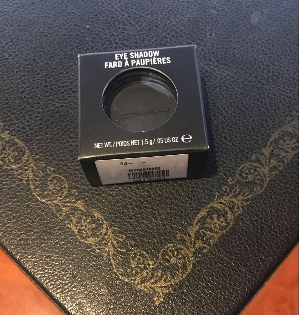 MAC Eyeshadow AUTHENTIC CARBON MATTE - Still Negotiable, Beauty ...