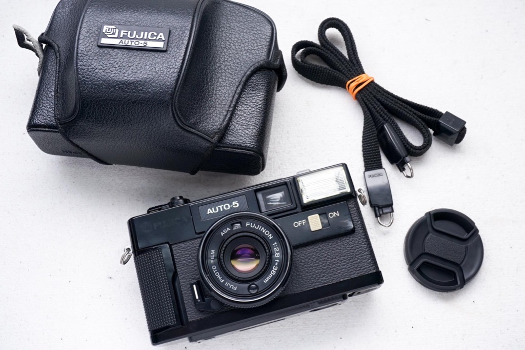 Fujica Auto-5 Manual focus Point & Shoot film camera, Photography ...