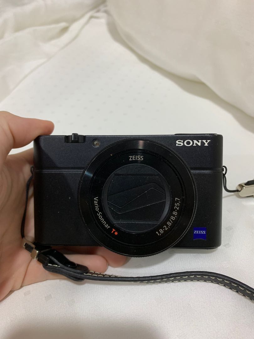 Sony RX100 M4, Photography, Cameras on Carousell