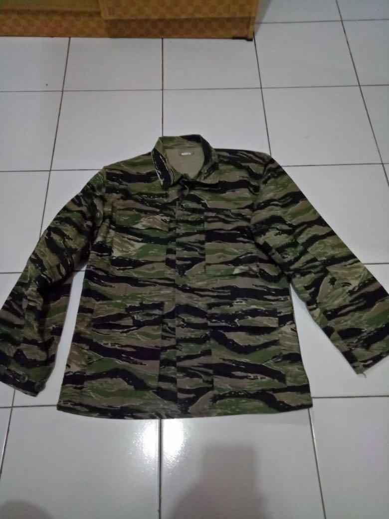 Bdu tiger stripe, Fesyen Pria, Pakaian , Baju Luaran di Carousell