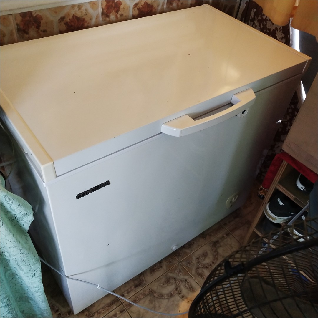 Condura chest type freezer 7.1 cu.ft, TV & Home Appliances, Kitchen ...