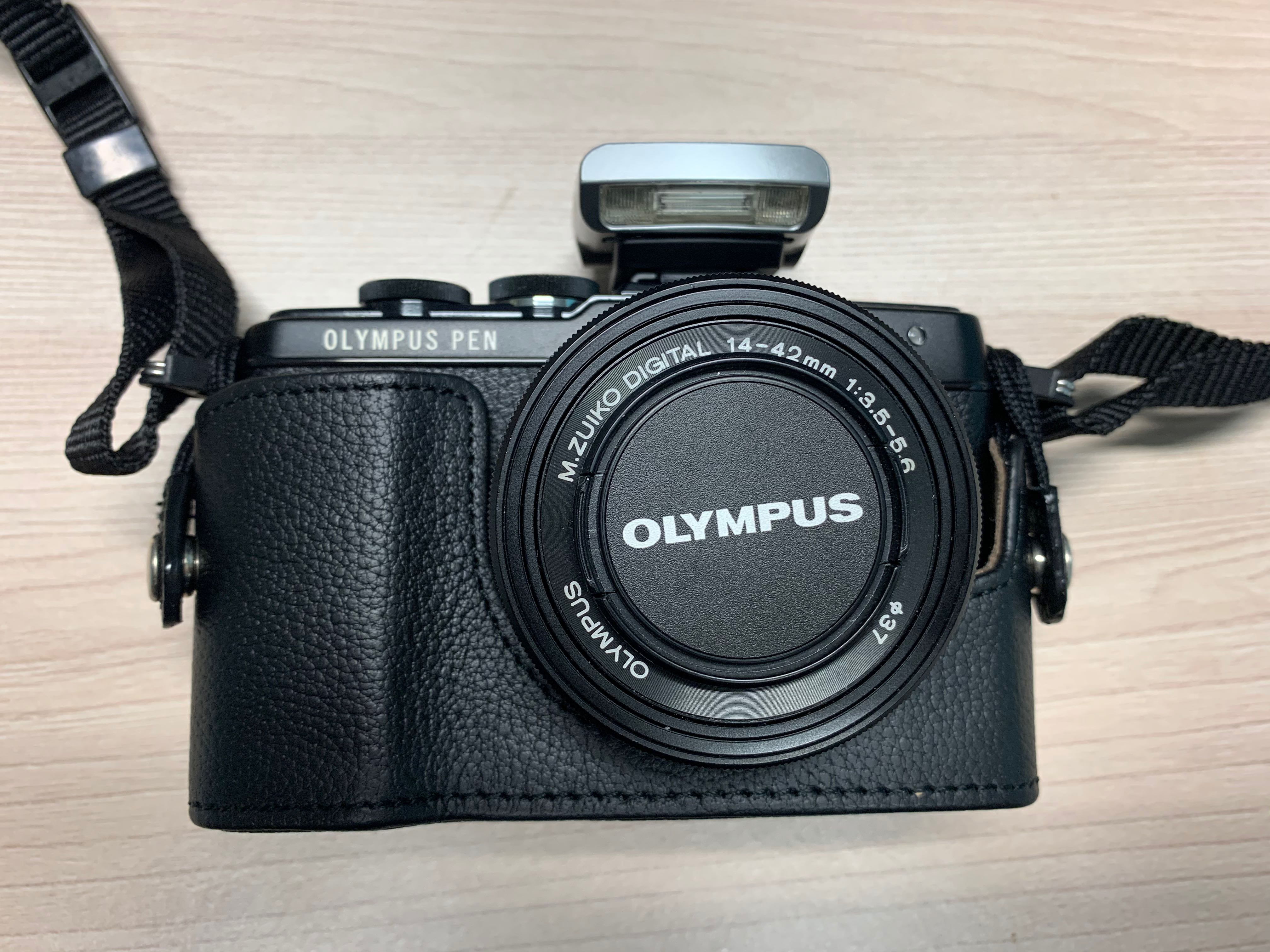 Olympus EPL- 7 Black with 14-42 Lens, Leather Jacket and original ...