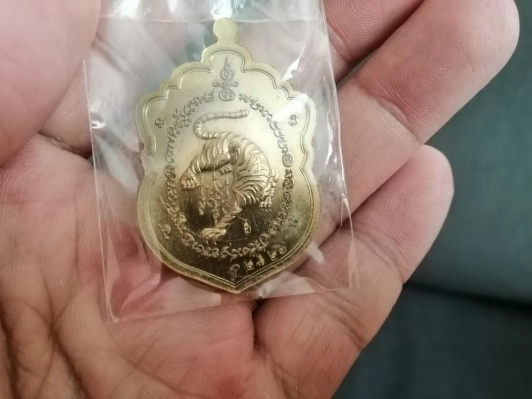 Lp chanai first batch headless tiger amulet, Hobbies & Toys ...