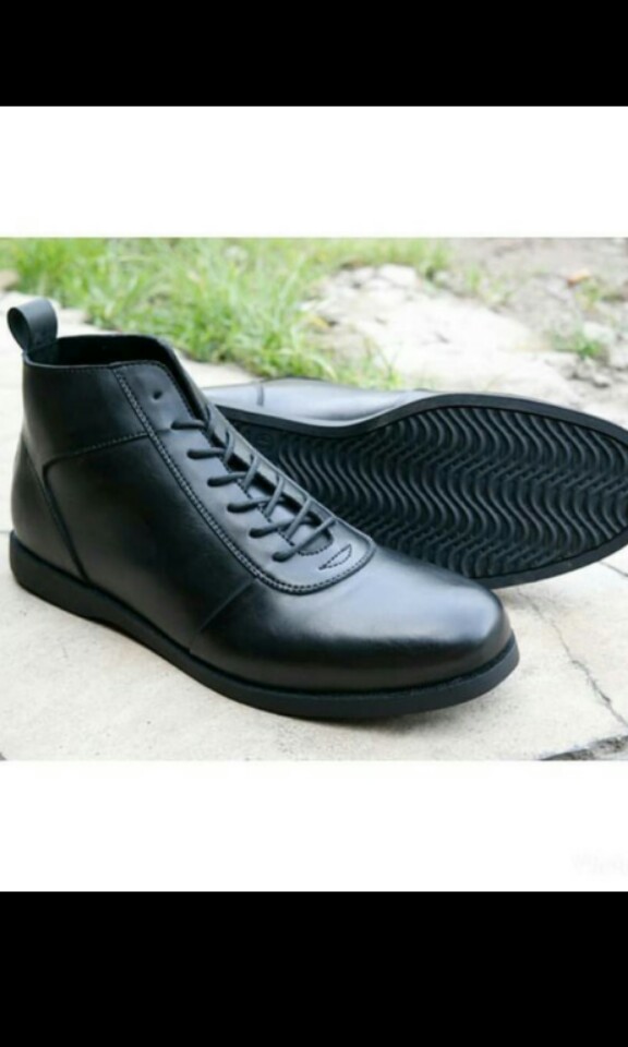sepatu model brodo, Fesyen Pria, Sepatu , Sepatu Boot di Carousell