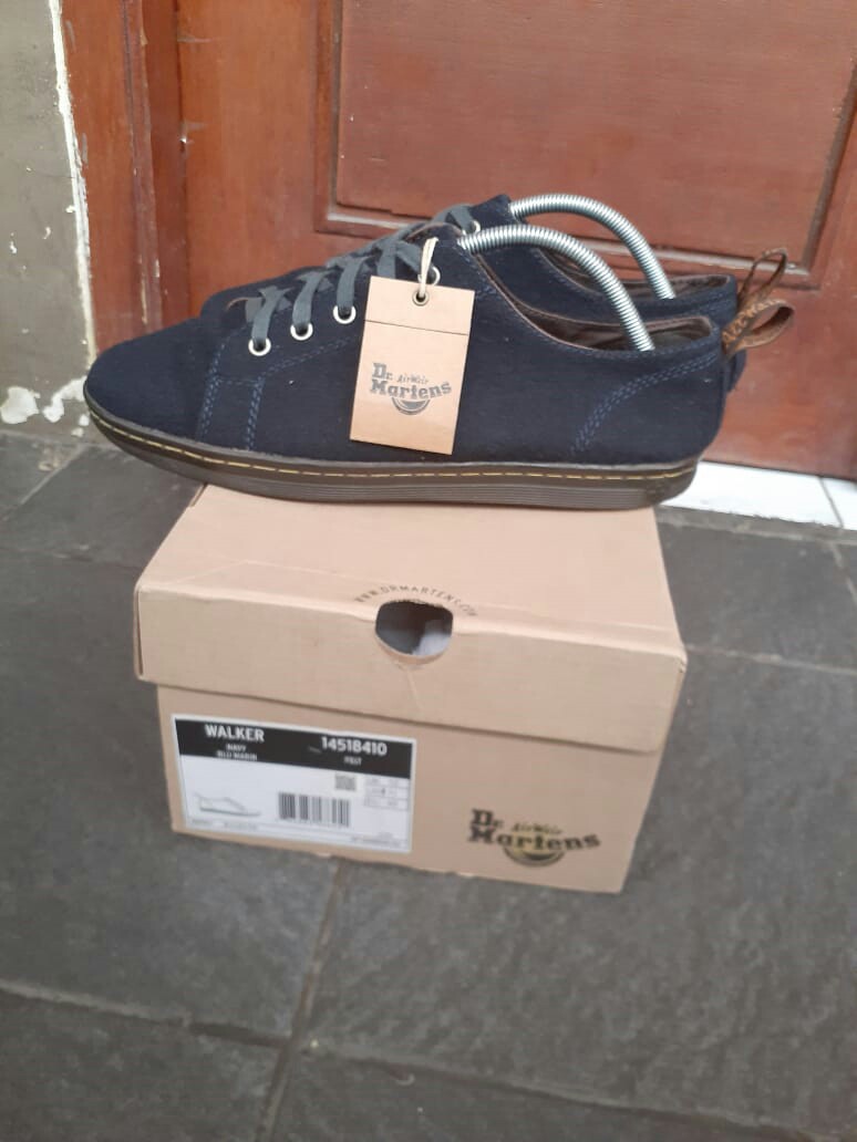 Dr martens docmart walker, Fesyen Pria, Sepatu , Sepatu Boot di Carousell