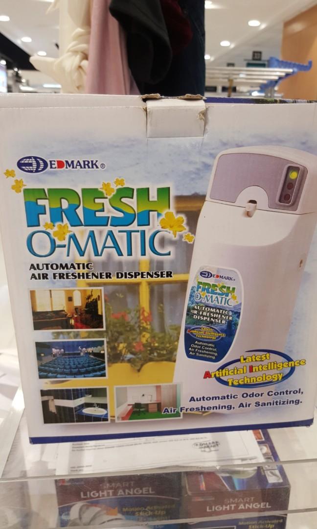 Edmark Fresh o-matic automatic air freshener, Furniture & Home Living ...
