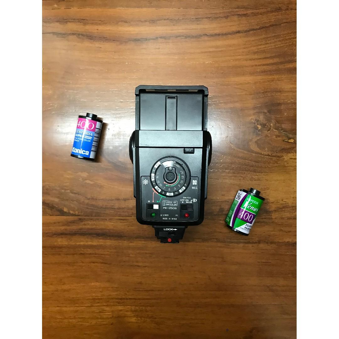 National PE-250S Flash for Film Cameras, Photography, Cameras on Carousell