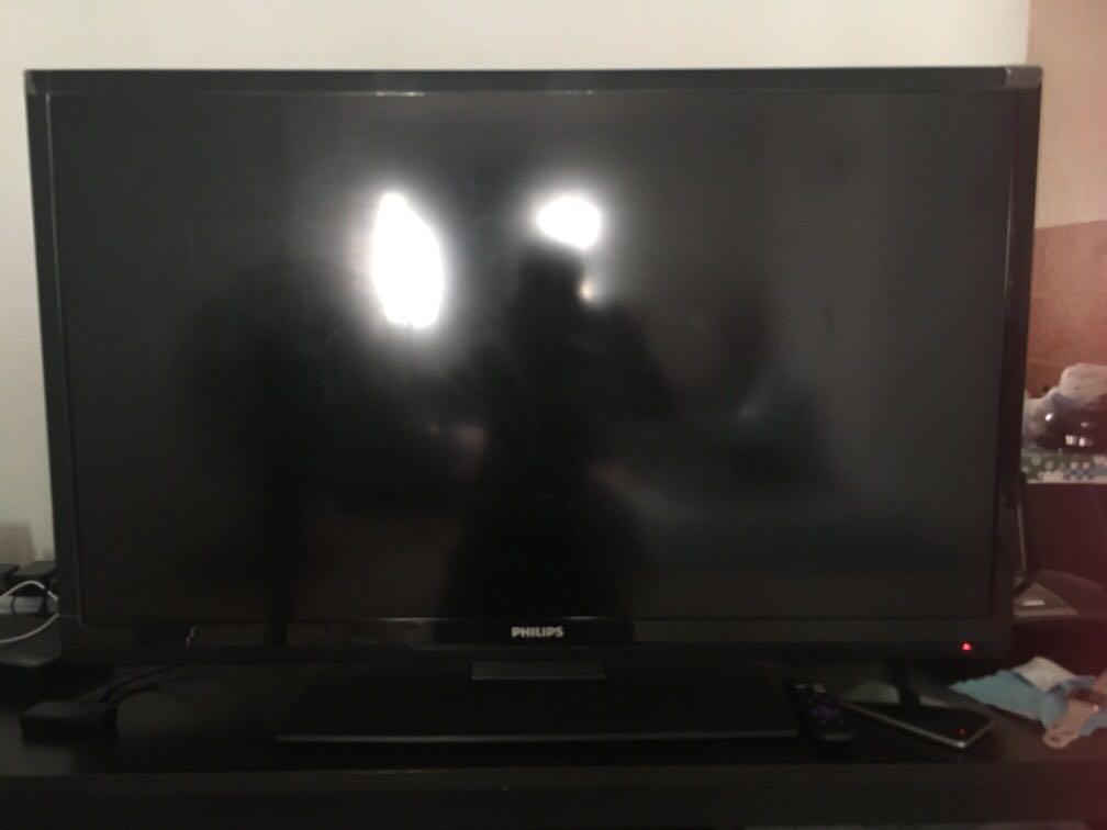 Philips 42 inch TV, TV & Home Appliances, TV & Entertainment, TV on ...