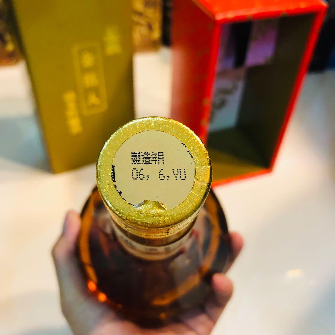 Sake w Gold Flakes 24 Karat Gold w Box 720ml, Food & Drinks, Alcoholic ...