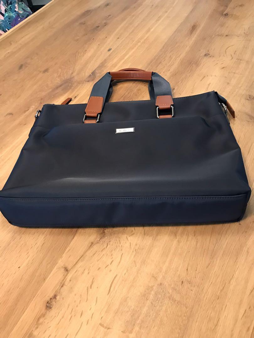 Van Garie - Laptop cum documents bag, Luxury, Bags & Wallets on Carousell
